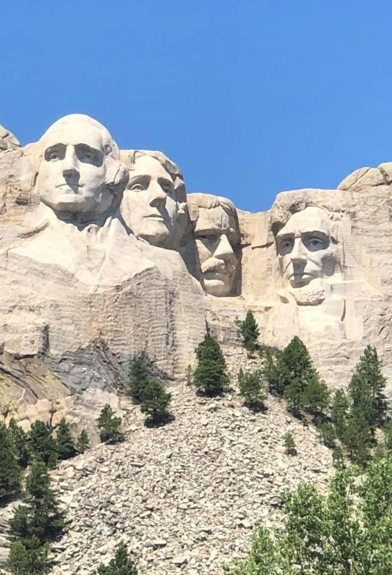 10 Things To Do On A Road Trip To Mount Rushmore | Life in The RV